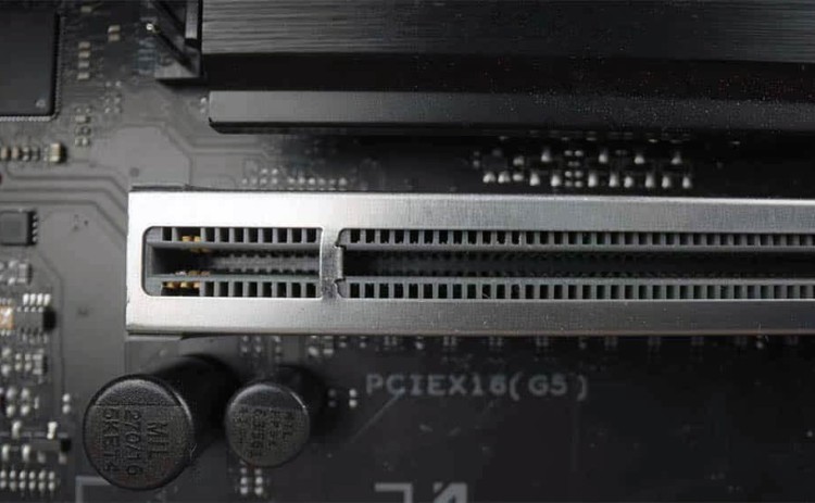 Asus présente un port PCIe intégré à la carte mère pour alimenter un GPU à 250 W | modding.fr